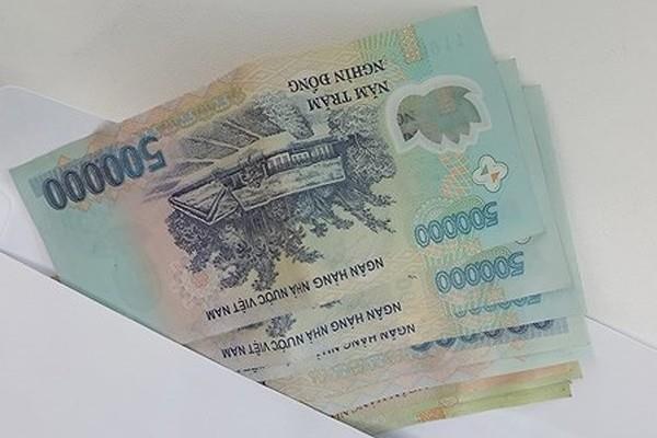 Tiền giả là gì? Cách nhận biết tiền giả